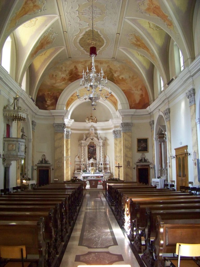 Piazza Hortis Trieste. La piazza con la statua di Italo Svevo.