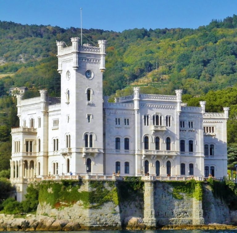 Castello di Miramare Trieste. Tra i castelli più belli e visitati d'Italia